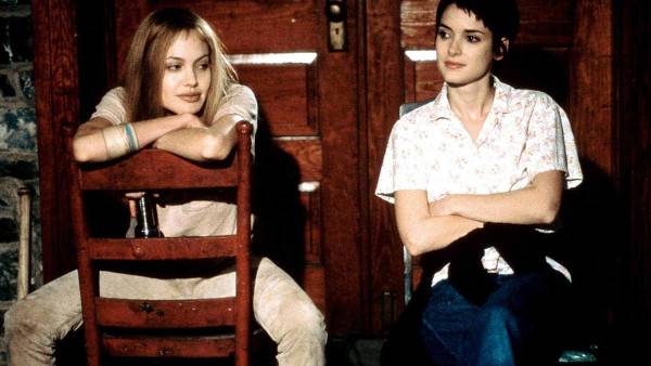 Elisabeth Moss Revealed Angelina Jolie And Winona Ryder Were Opposites ...