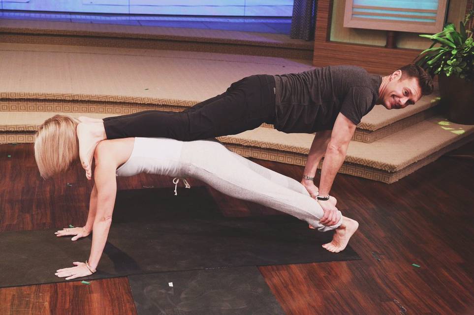 15 Fotos de Kelly Ripa Staying In Shape | TheThings | Arquidia Mantina