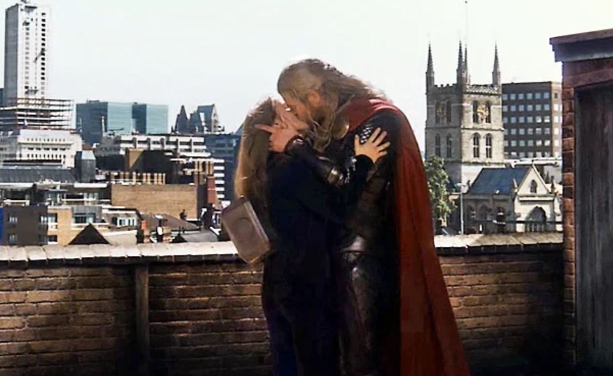 Why Marvel Snuck Chris Hemsworth's Wife In For Thor's Passionate Kiss Scene