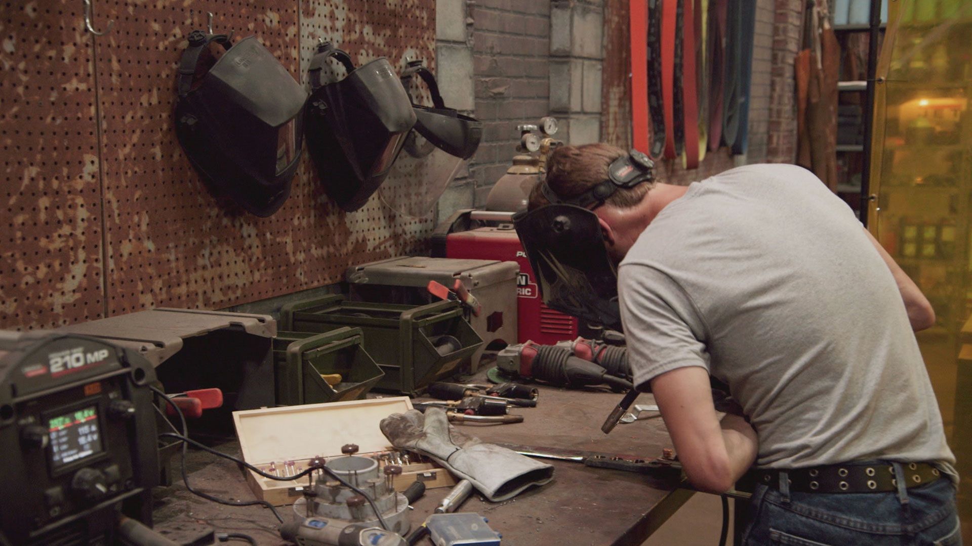 Forged In Fire: 15 Surprising Things That Go On Behind The Scenes