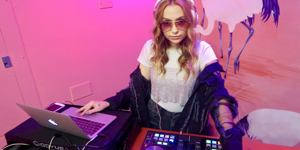 Everything We Know About Miley And Noah’s Forgotten Sibling: Brandi Cyrus