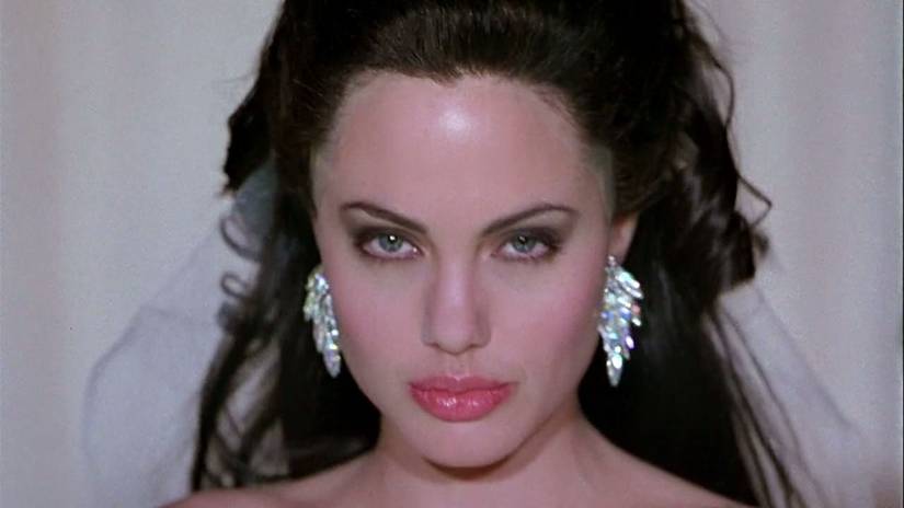 Angelina Jolie's Interviewer Broke His Microphone After He Was Dragged ...