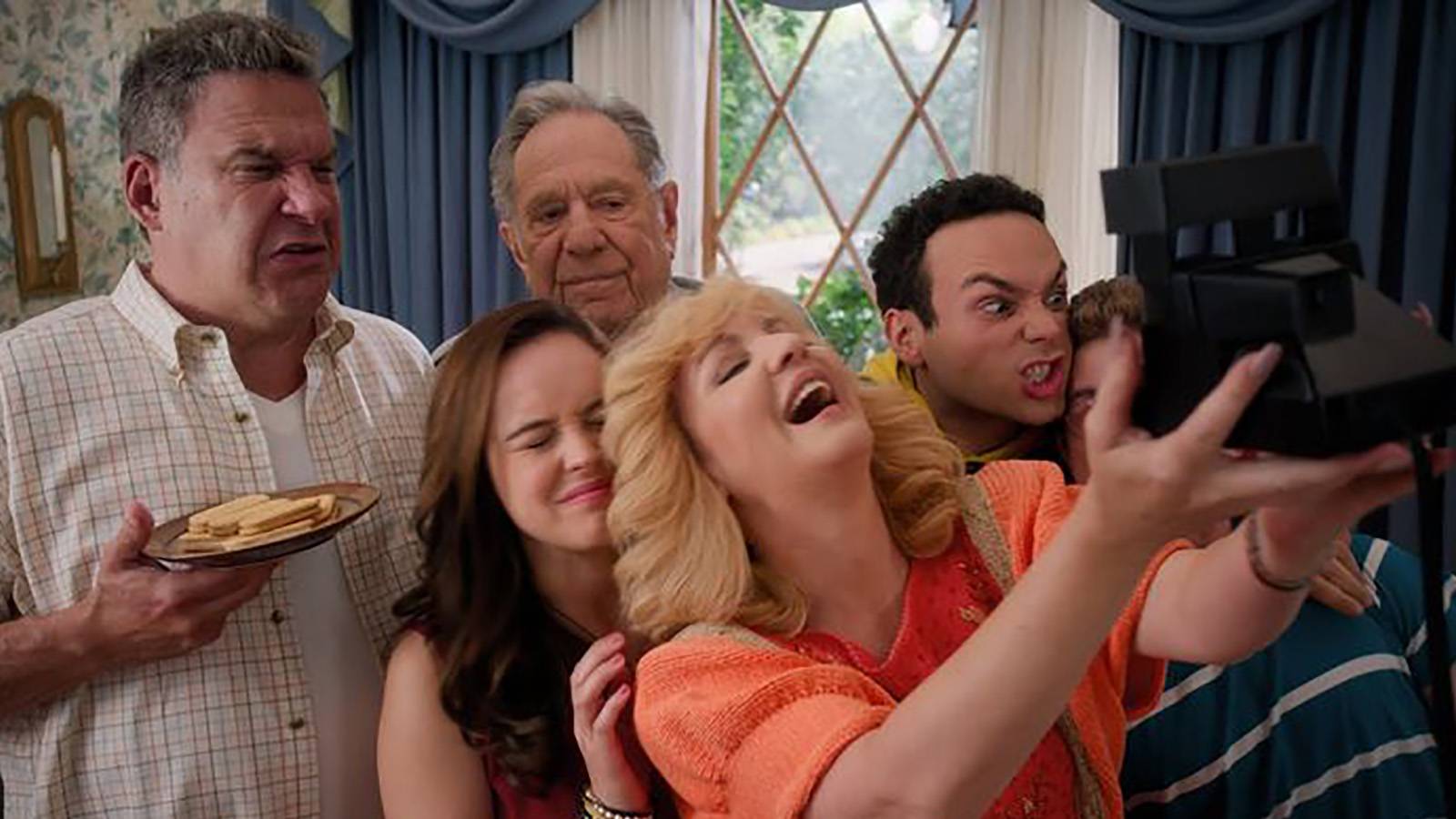 10 Things You Didn't Know About The Cast Of The Goldbergs