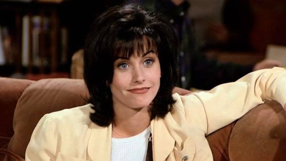 Friends: 10 Signs You're The Monica Of Your Friend Group