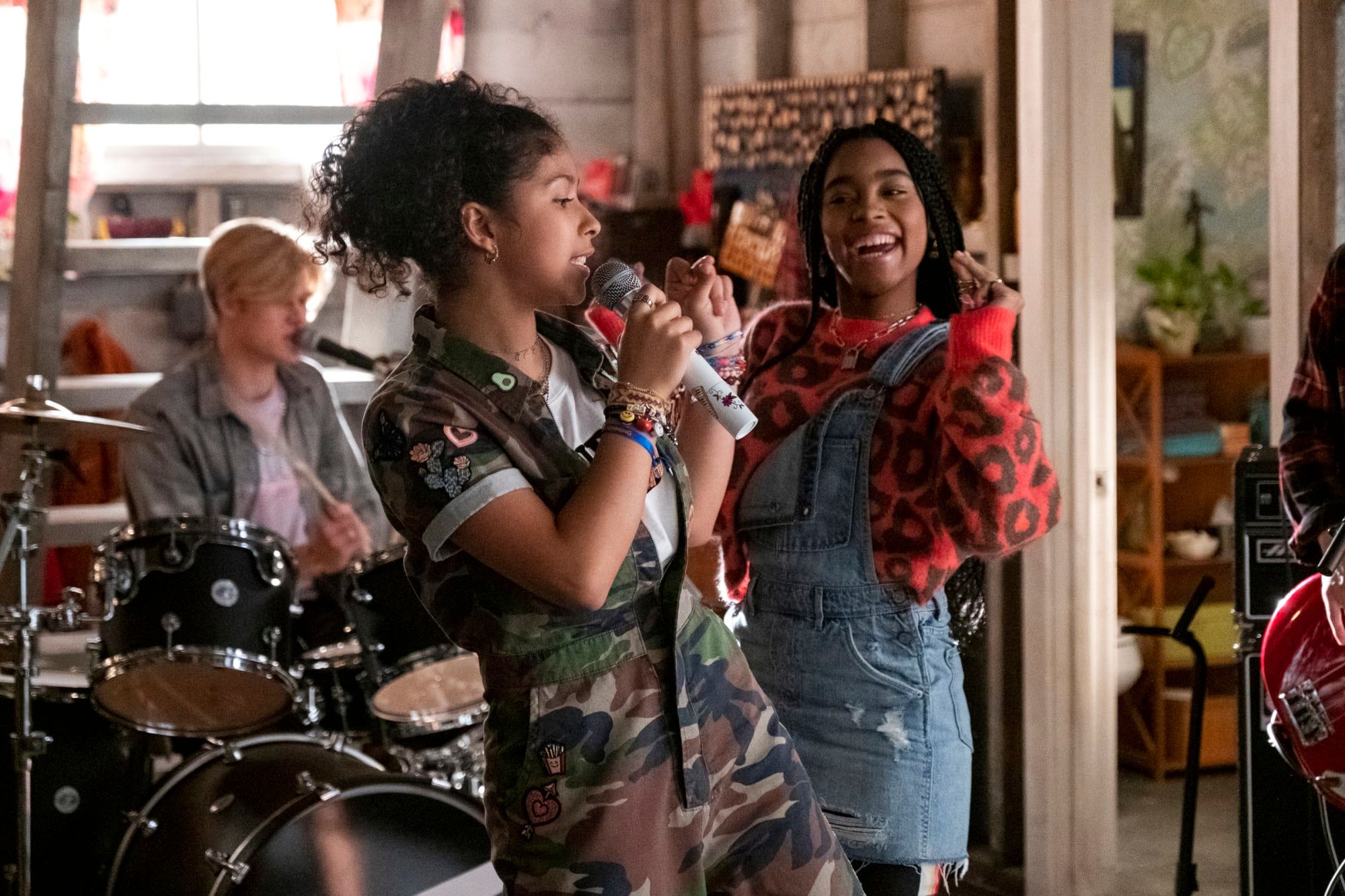 Julie & The Phantoms: 5 Rules The Cast Must Follow (& 5 Times They Had ...