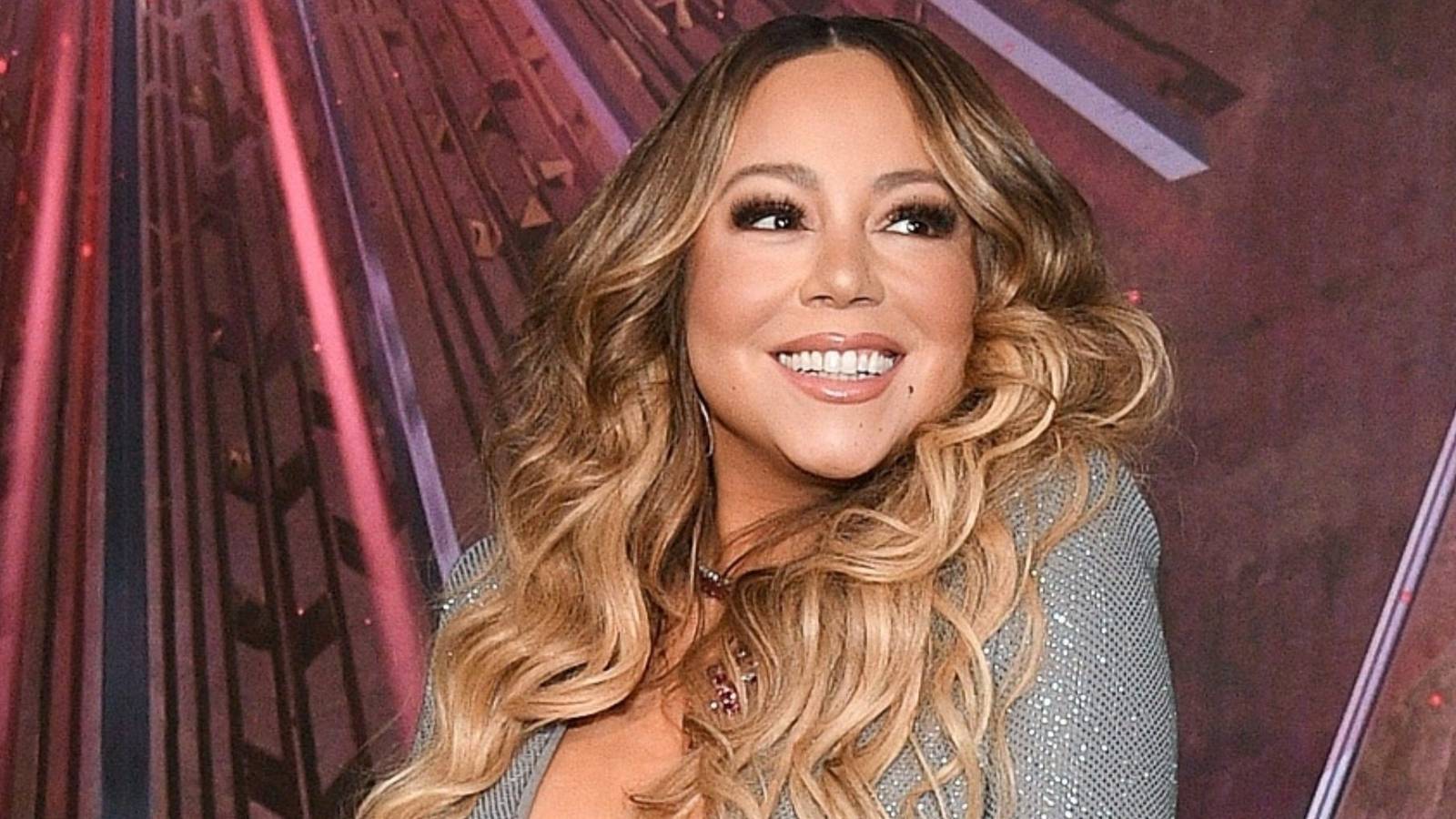 10 Famous Singers Caught Lip Syncing