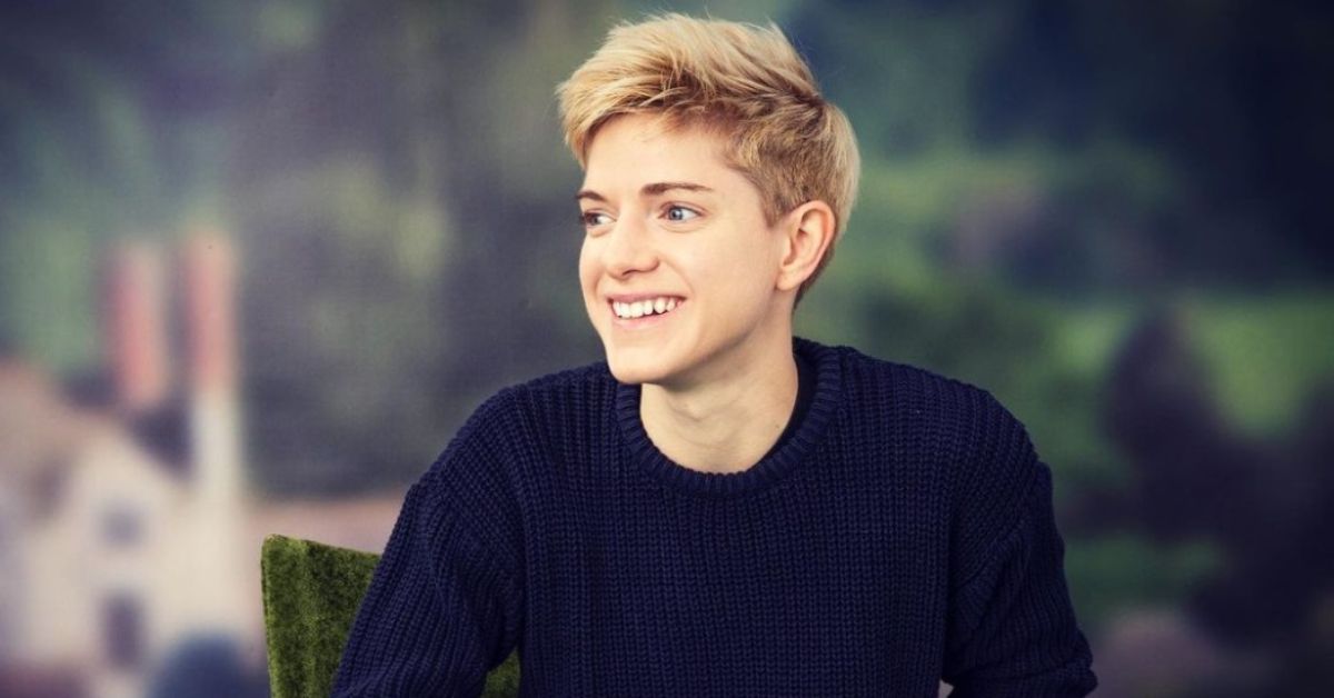 Everything We Know About 'Feel Good' Star Mae Martin's Personal Life