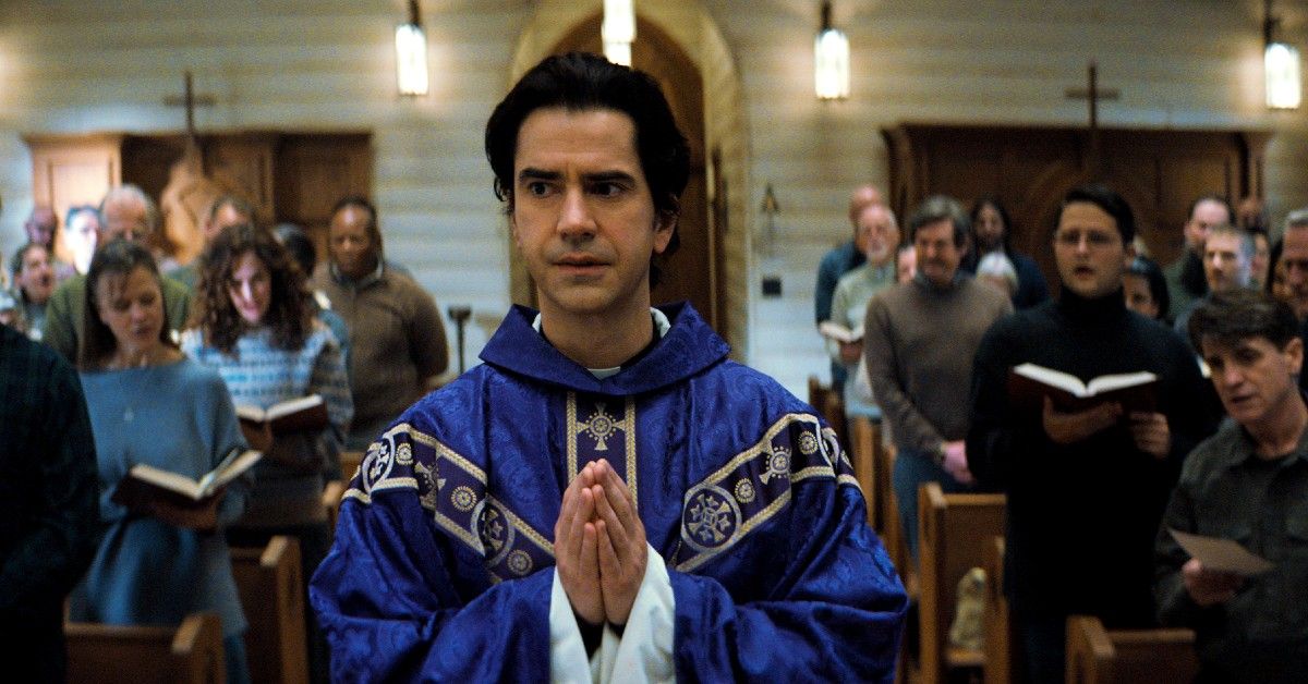 The Cast Of ‘Midnight Mass’ Ranked From Richest To Poorest