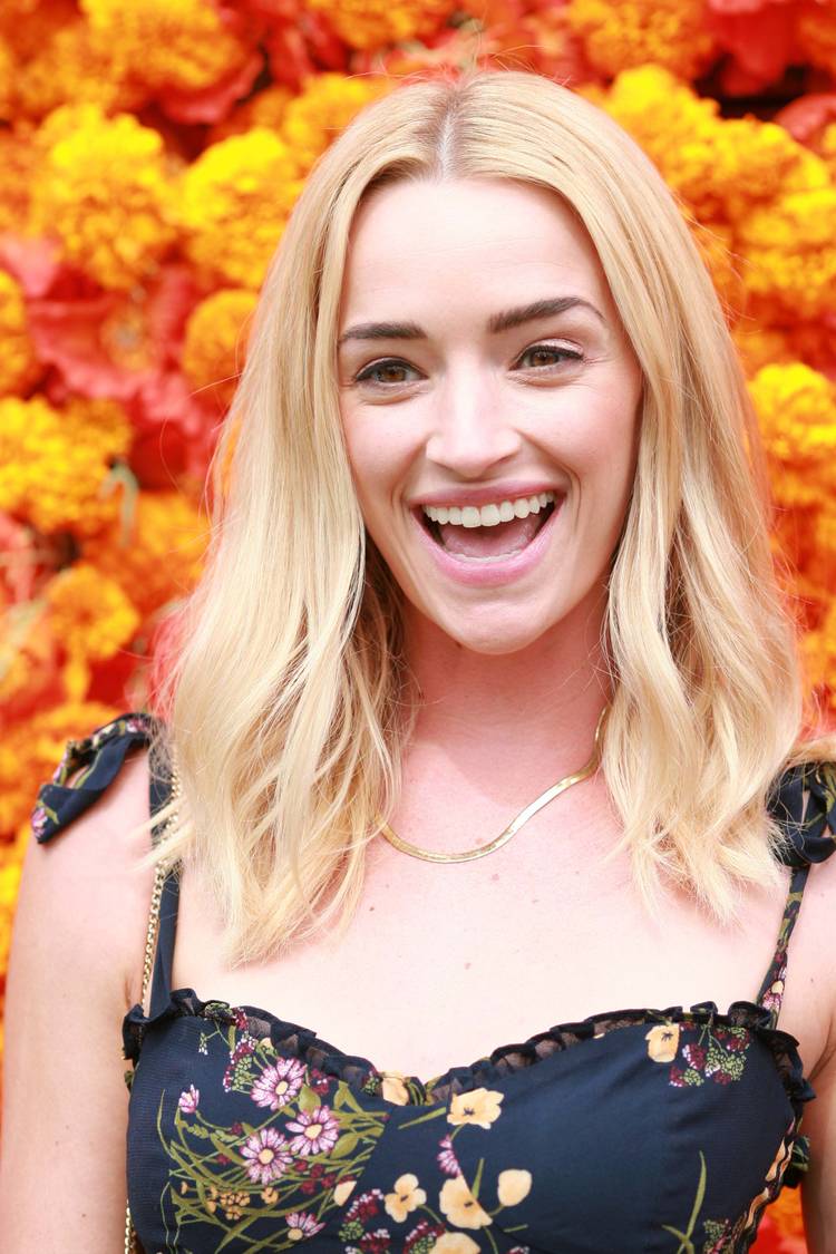 Is Brianne Howey’s Ginny And Georgia Accent Real? (And 9 Other Things ...