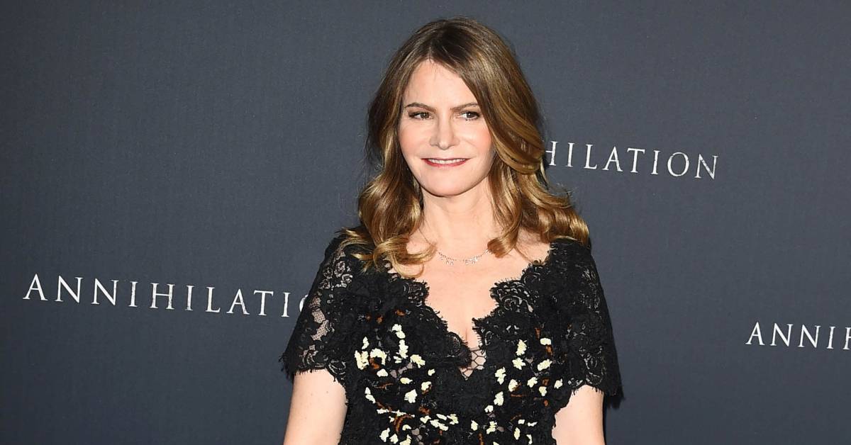 Jennifer Jason Leigh Became A Mom At 48, Here's What We Know About Her ...