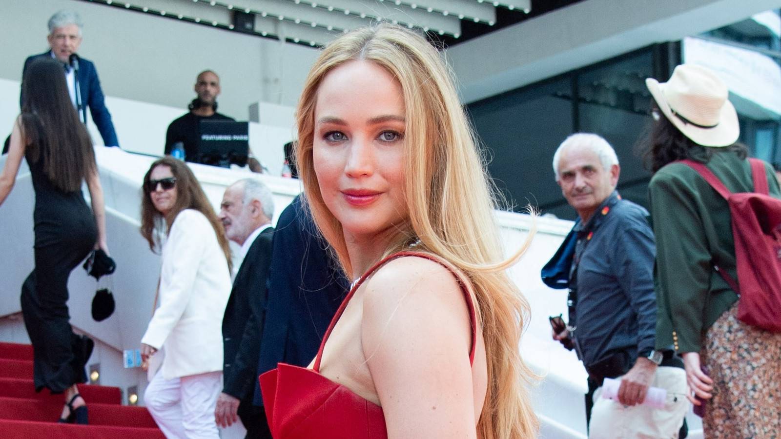 Jennifer Lawrence Graces The Red Carpet After Quentin Tarantino Admits He’s Glad He Didn’t Cast Her