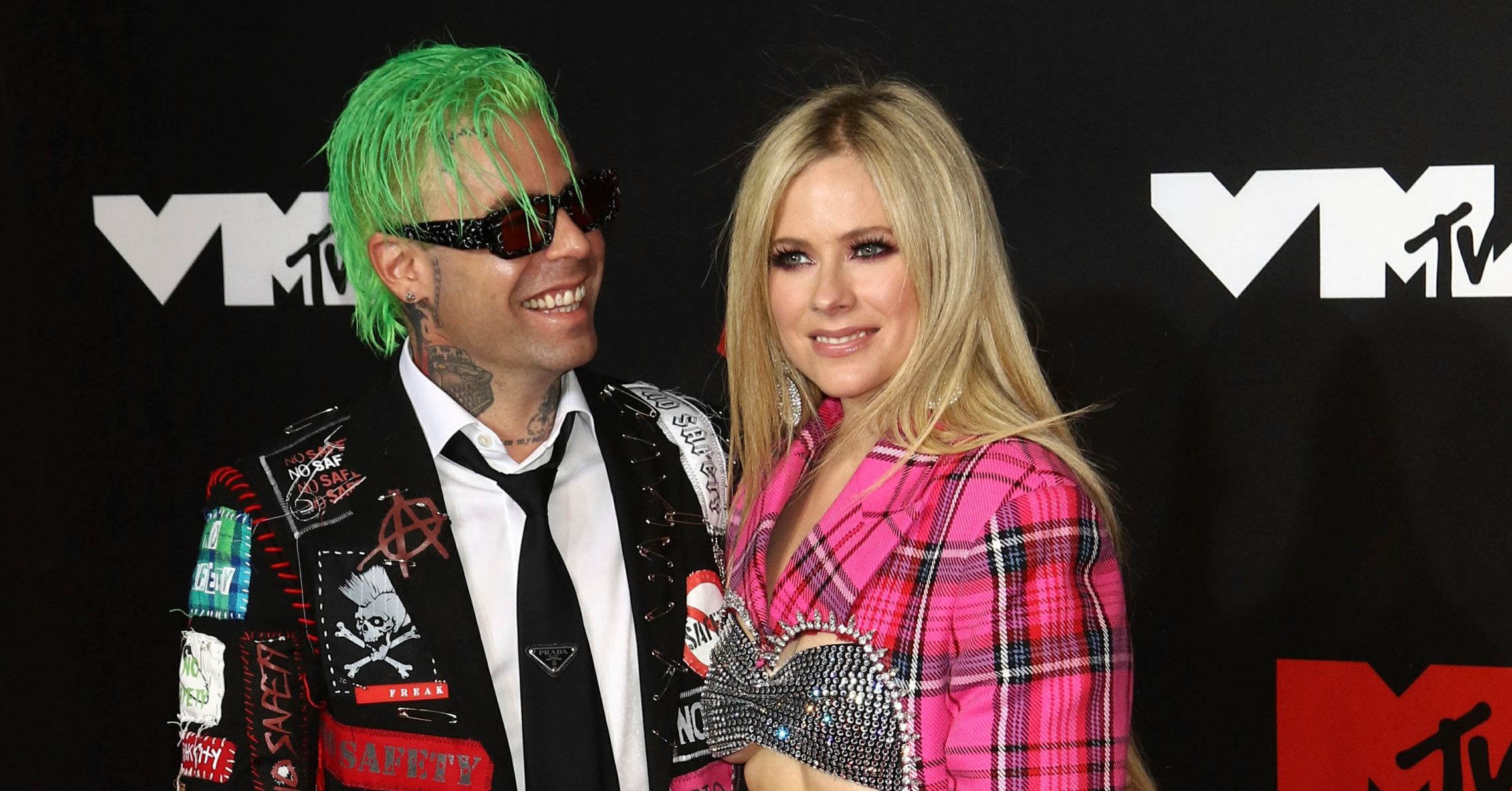 The Truth About Avril Lavigne's Engagement Ring From Her Failed ...