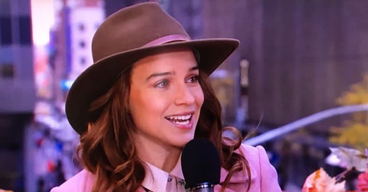 Renée Felice Smith Lives A Very Private Life But Her Instagram Reveals ...