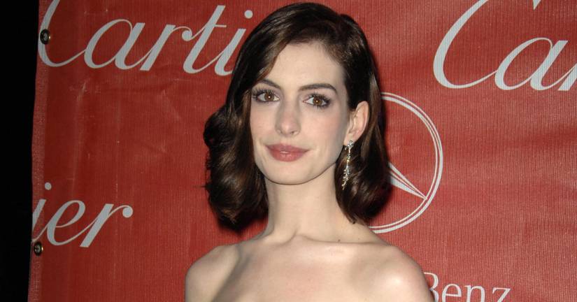 Anne Hathaway Was Booed At An Award Show Right After Suffering A ...