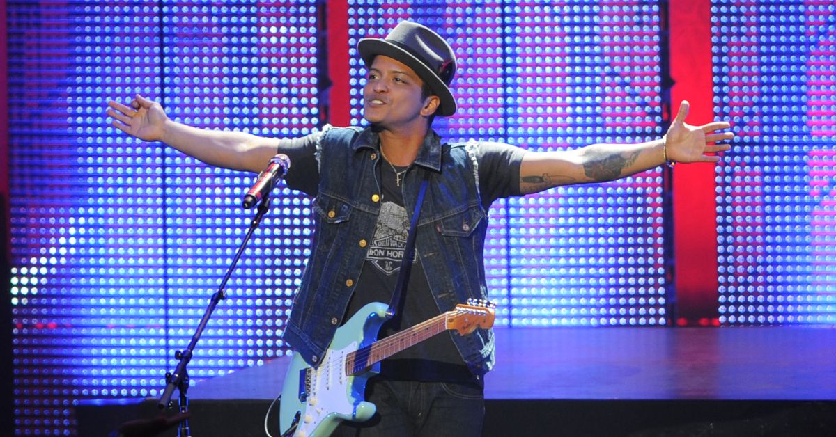 Did Bruno Mars Throw Something At A Fan Mid-Concert For Taking A Selfie?