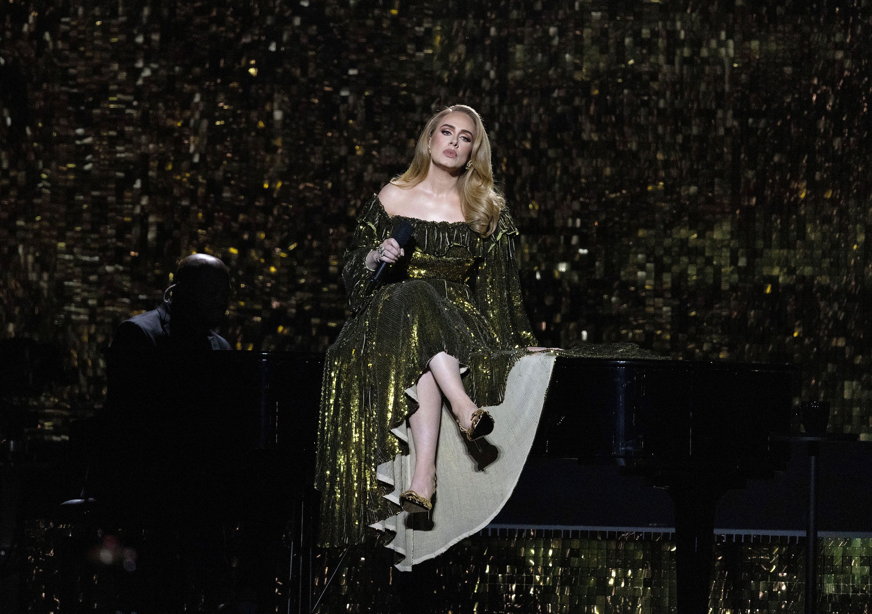 Adele Lost It On Fans During Her Concert, And She Was Completely Right