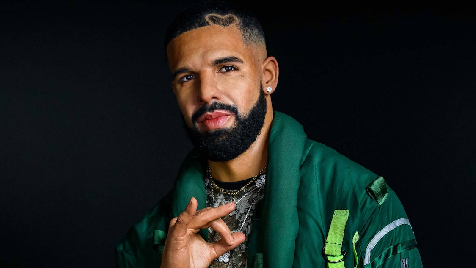Drake Insults Fan Who Showed Up To His Performance Wearing Kanye West’s ...