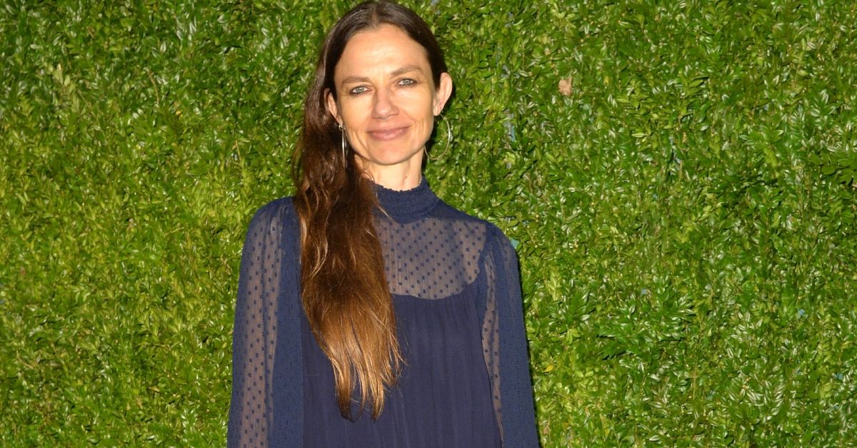 Justine Bateman Completely Changed Her Life After Playing Mallory On ...