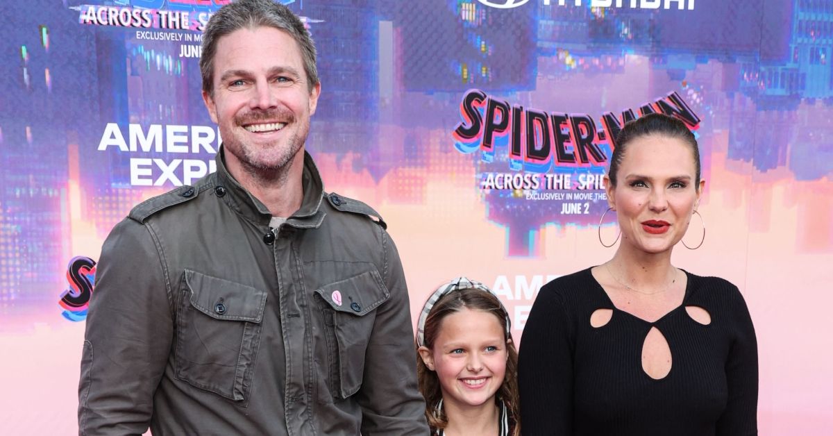 Does The Origin Of Stephen Amell's Arrow Grave Meme Have To Do With His ...