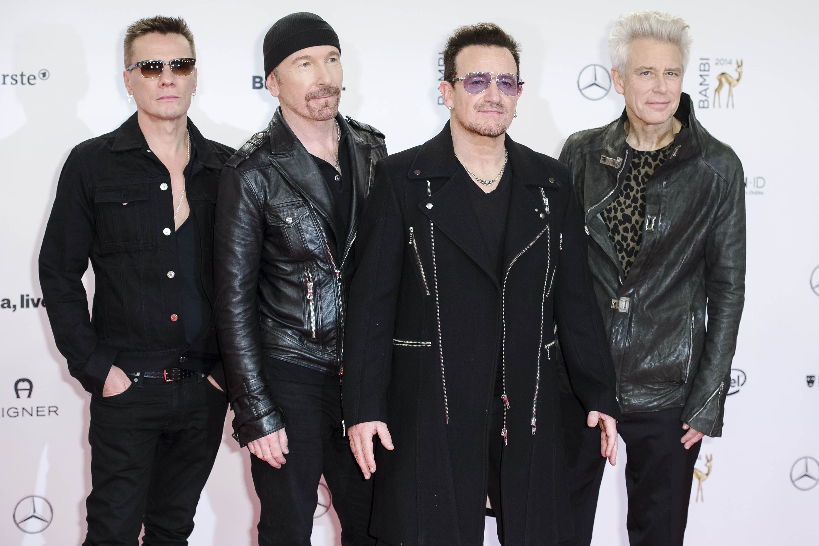 Bono Handled A Woman Rushing The Stage And Asking For A Kiss In The ...