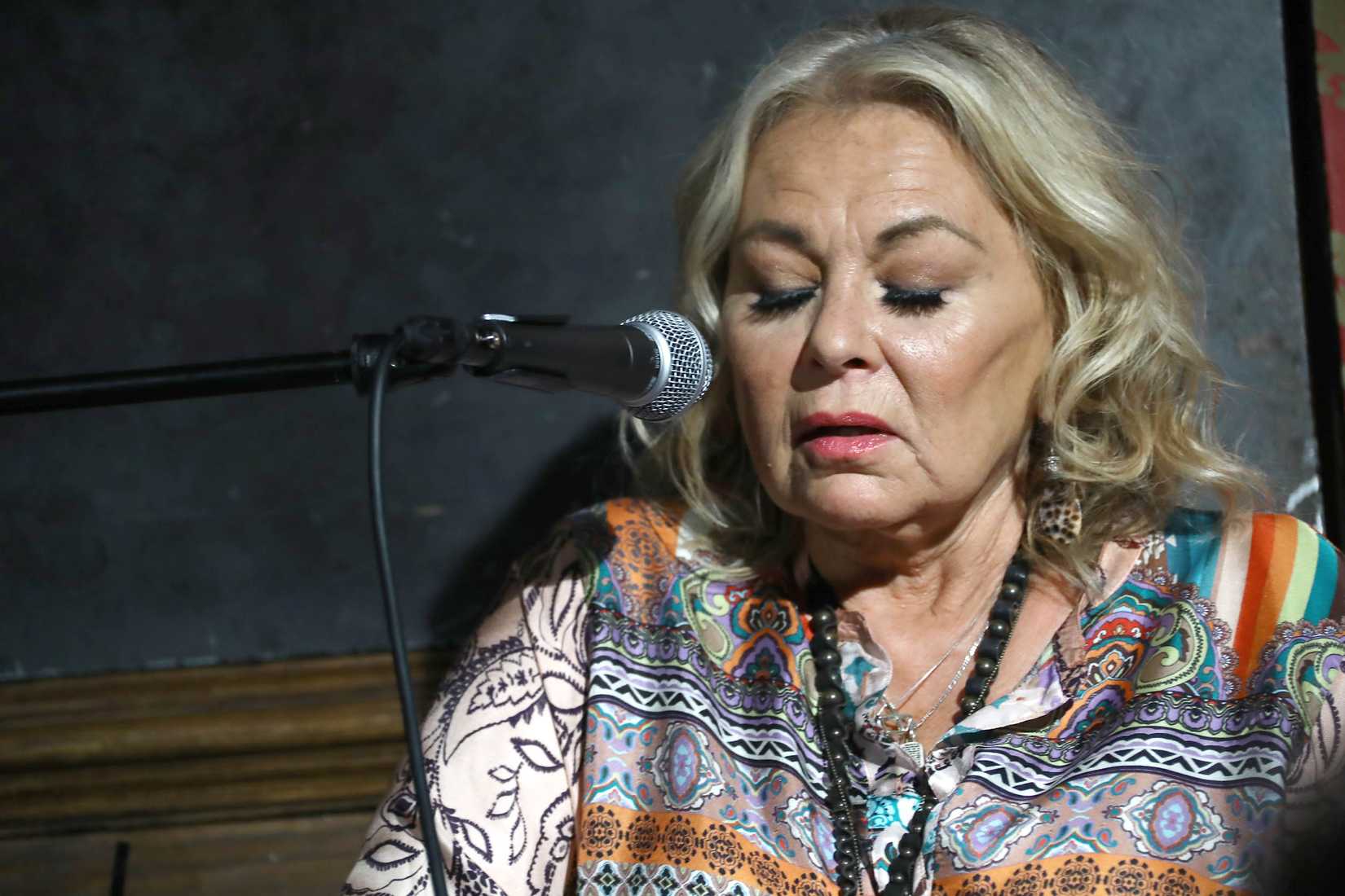 Joe Rogan Couldn't Keep A Straight Face After Roseanne Barr Revealed ...