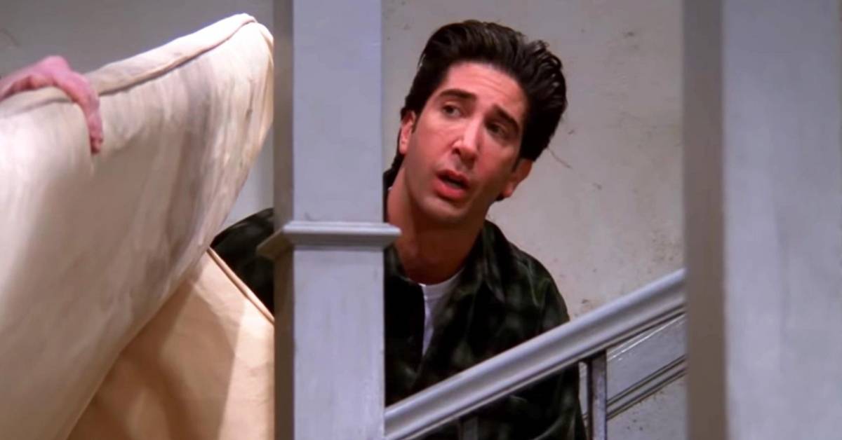 Friends Fans Just Found Out That The "Pivot" Scene Is Much Funnier In ...