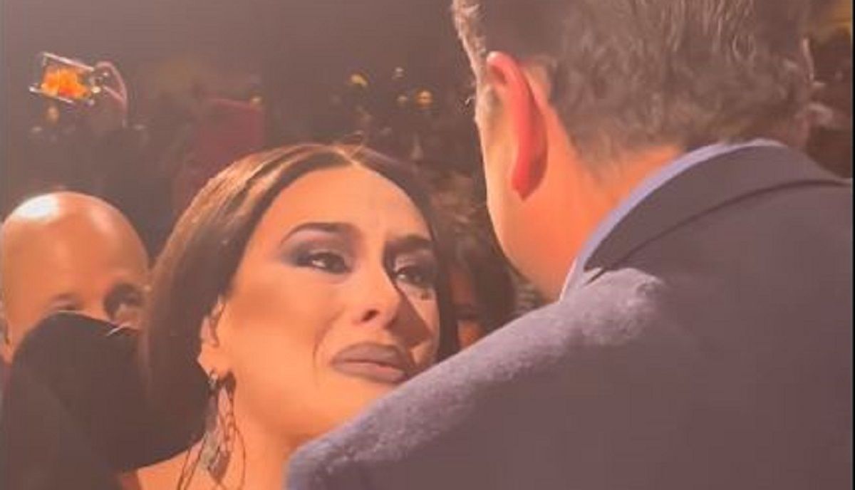 Fans Spotted This Striking Detail While Adele Serenaded Her Audience