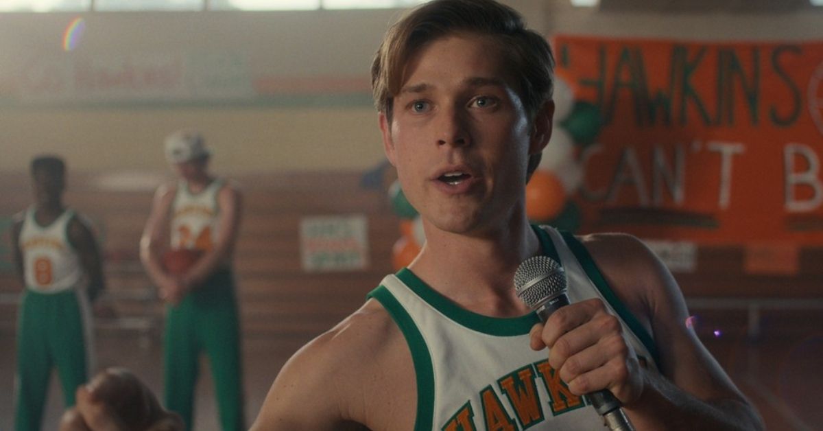 Is Grace Van Dien Close To Any Of The Stranger Things Cast Members?
