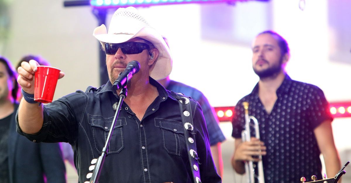 Fans Credit Toby Keith For Putting Taylor Swift On The Map As The Mourn ...