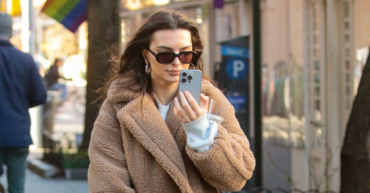 Fans React To Emily Ratajkowski Ditching Her Engagement Rings And ...