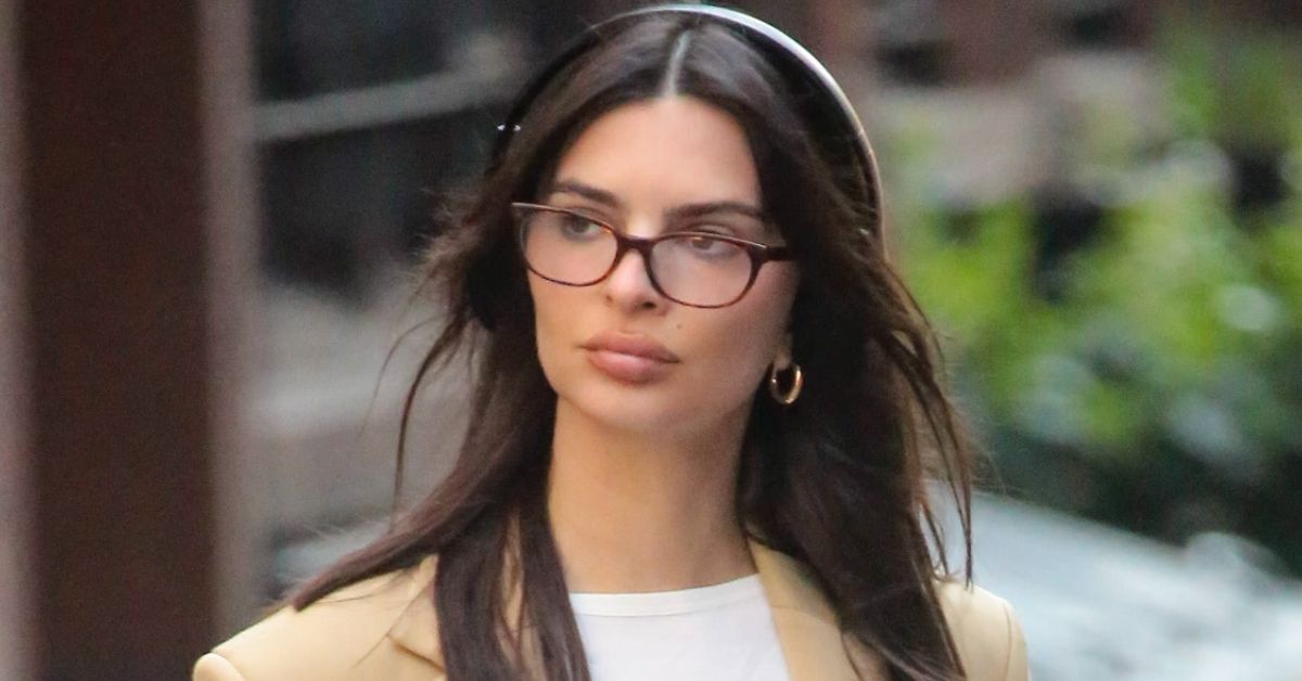 Fans React To Emily Ratajkowski Ditching Her Engagement Rings And ...