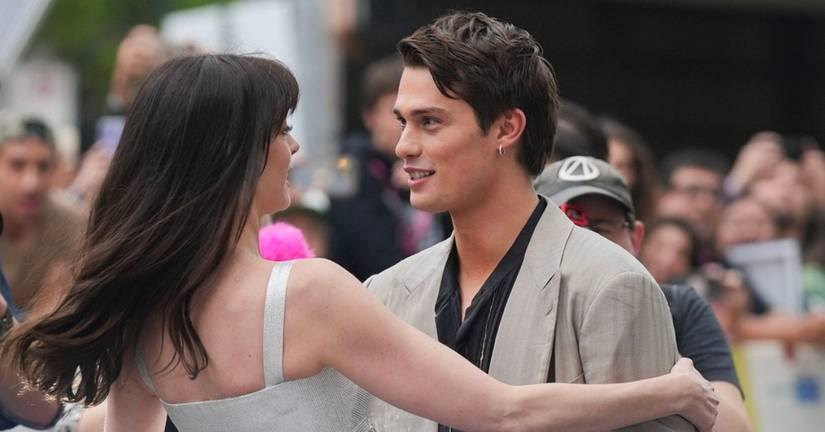 Anne Hathaway Slams Criticism Of Her Last Movie And Says She Just Wants ...