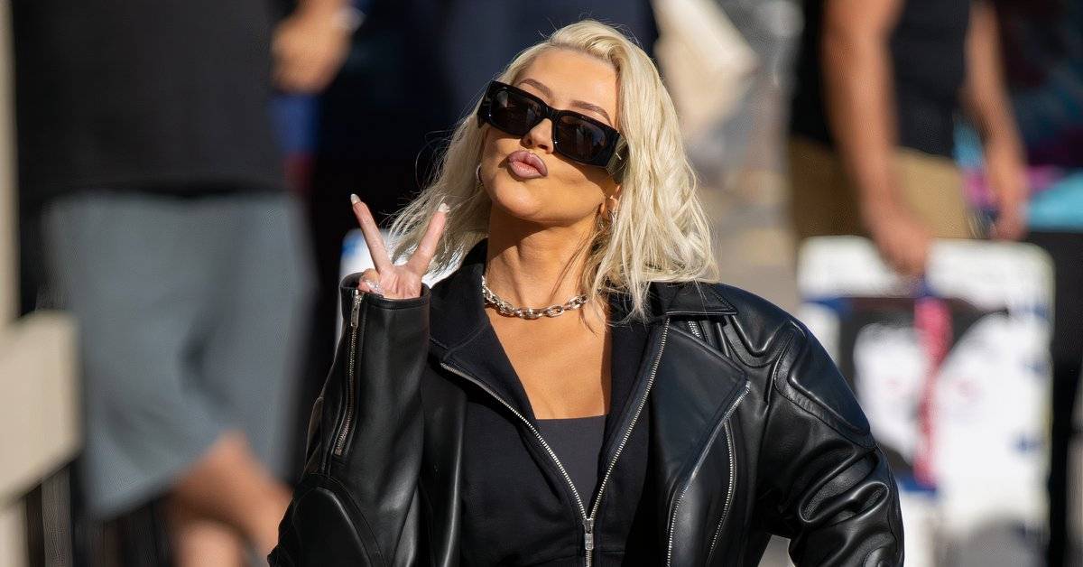 Christina Aguilera Proves Sometimes Money Does Buy Happiness As She ...
