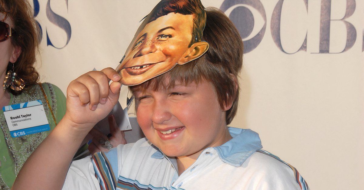 Fans Have Split Reactions After The Paparazzi Track Angus T. Jones ...