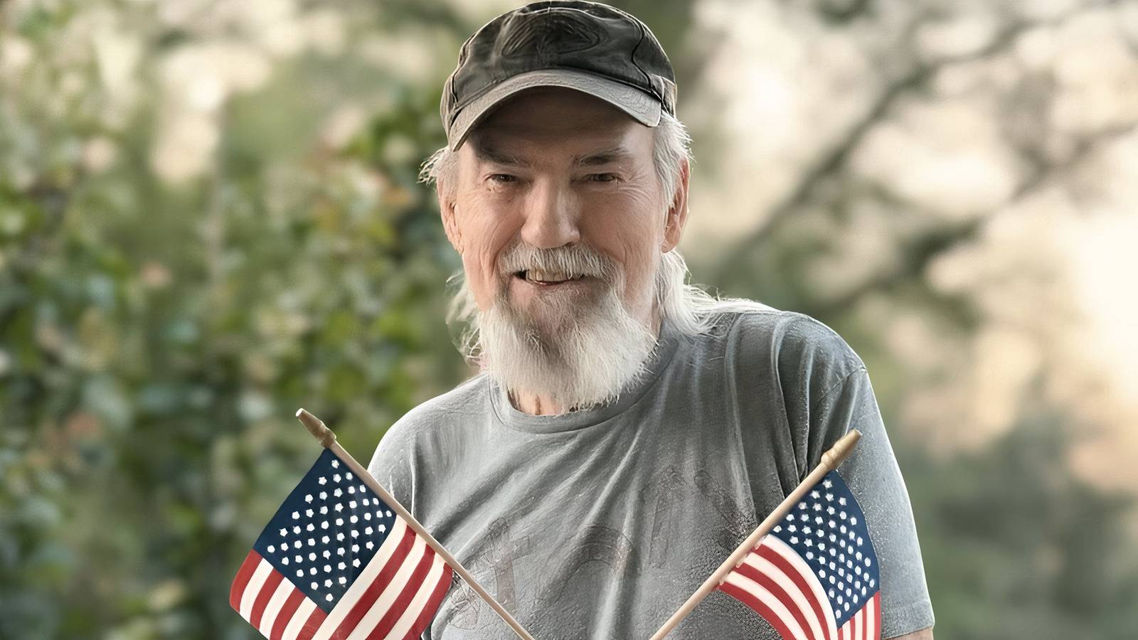 Duck Dynasty's Uncle Si Robertson Rushed To The ER After Hunting Accident