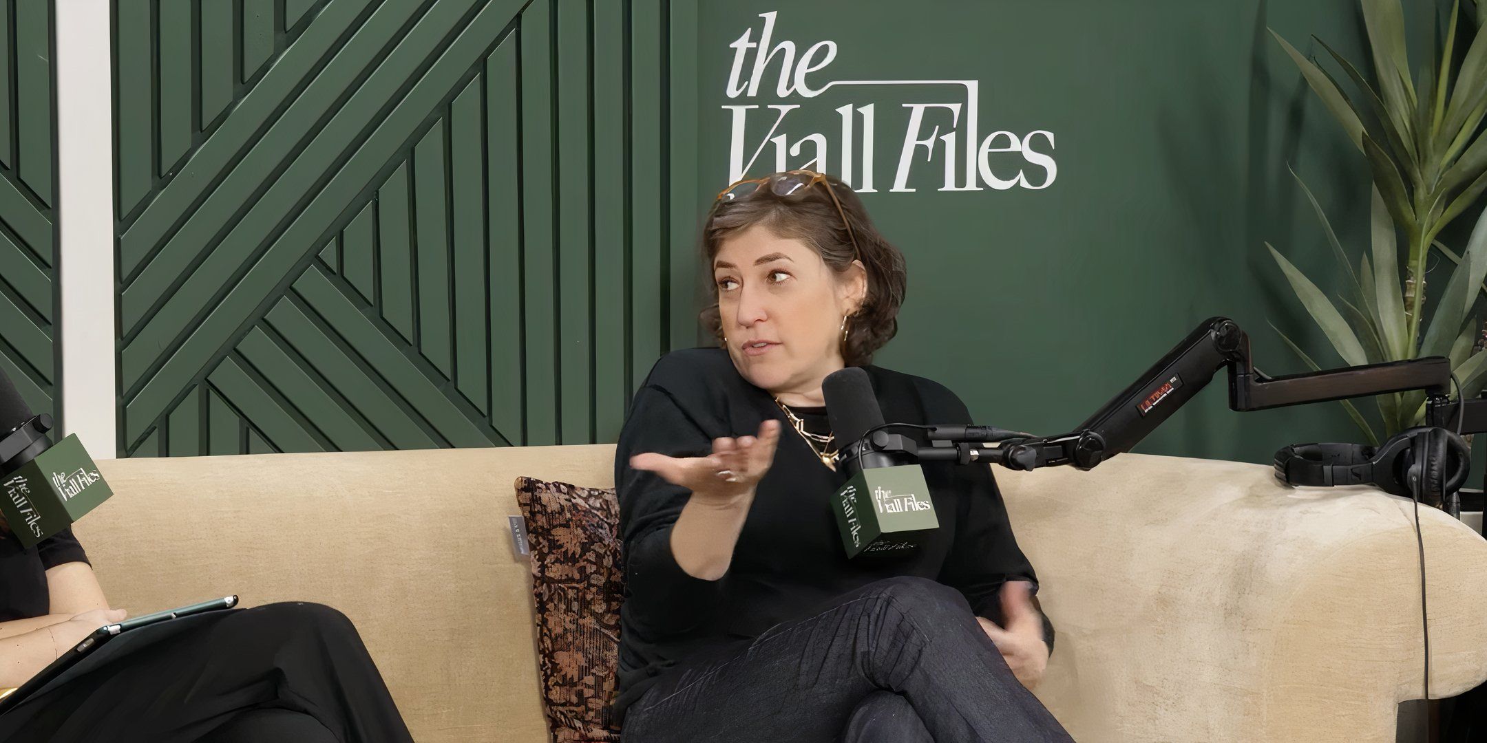 Mayam Bialik Had A Spicy Bachelor 'Fantasy Suites' Question For Nick Viall