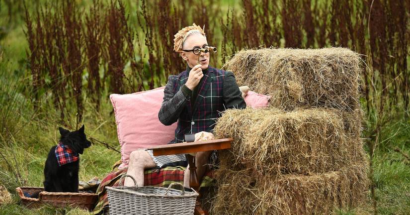 Alan Cumming Reveals The Traitors Round Table Sees Physical Fights ...