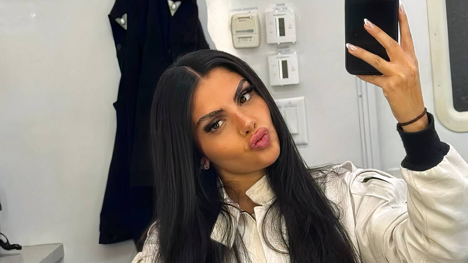 Love Island Star Loses Beauty Deal Over Laughing At Racist Slur